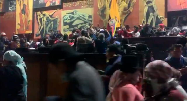 Crisis En Ecuador Momento En Que Indígenas Toman Pleno Del Parlamento