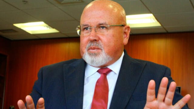 Carlos Bruce Alcalde De Surco Tras Ser Operado De Cáncer El Martes