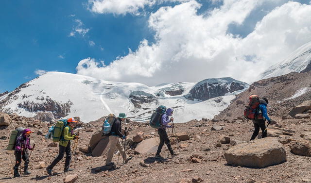 Arequipa: Seis mujeres latinoamericanas conquistan el volcán Coropuna ...