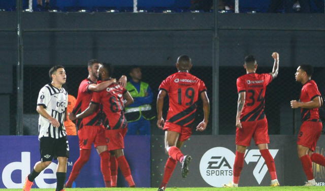 Athletico Paranaense venció 2-1 a Libertad es puntero de su grupo en la ...