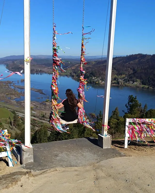 Chile: mujer cae a una quebrada de 5 metros tras subirse al Columpio de ...
