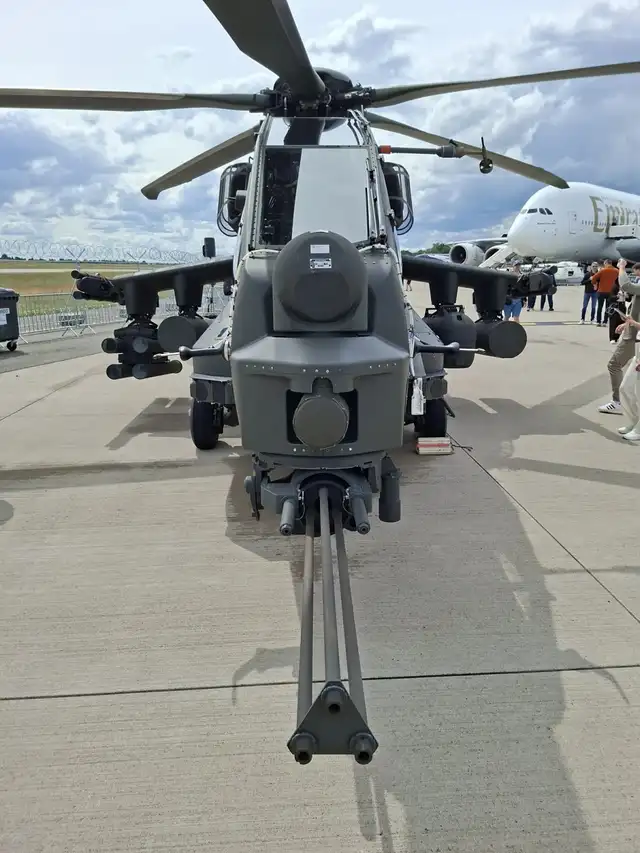 Italia presenta nuevo helicóptero de combate que compite directamente ...